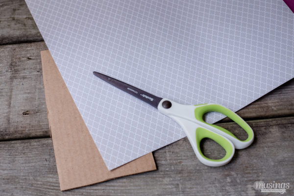 Magnetic Post-it Notes Holder - Living Well Mom