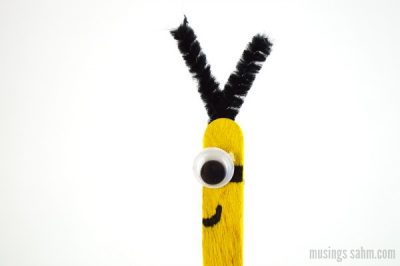 How to Make Minion Stick Puppets - Living Well Mom