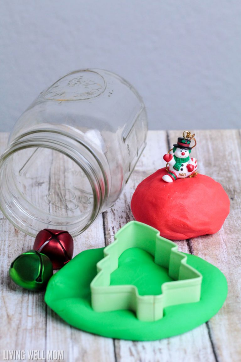 How to Make a Creative Christmas Playdough Kit for Kids (with Printables)