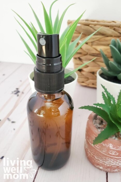 How to Make an Essential Oil Spray {+ 8 Must-Try Blends}