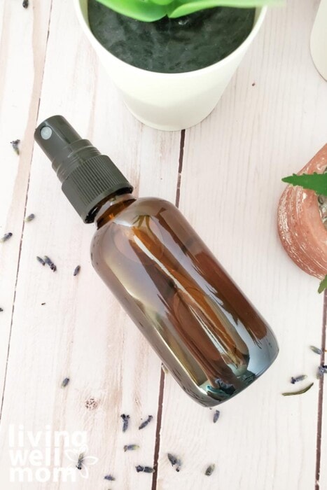 How to Make an Essential Oil Spray {+ 8 Must-Try Blends}